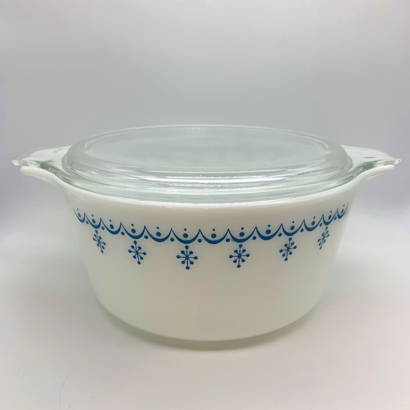 Pyrex | Kitchen | Vintage Pyrex Snowflake Garland Retro White Blue Bowl ...